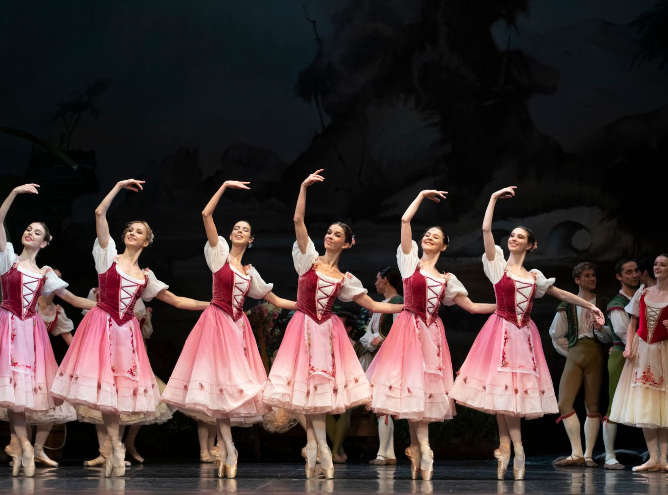 VAN CLEEF & ARPELS AND THE DUBAI OPERA BRING ‘GISELLE’ TO OPEN THE 2024 ...