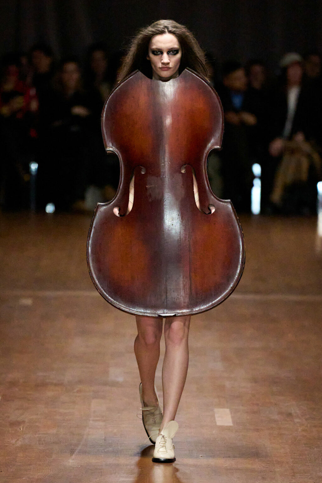 8 WEIRD RUNWAY MOMENTS FROM FALL/WINTER 2025. - Buro 24/7